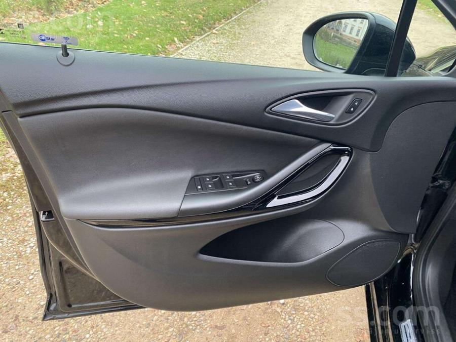Black Opel Astra 2017 in Daugavpils, with an engine capacity of 1.60 L and mileage of 165 thousand km for 7990 €, photo 8 on AUTOMOTO.COM.LV
