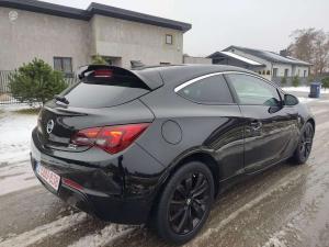 Black Opel Astra 2018 in Siauliai, with an engine capacity of 1.60 L and mileage of 180 thousand km for 6450 €, photo 3 on AUTOMOTO.COM.LV