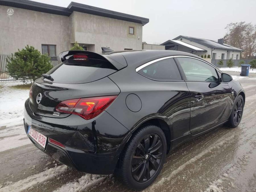 Black Opel Astra 2018 in Siauliai, with an engine capacity of 1.60 L and mileage of 180 thousand km for 6450 €, photo 3 on AUTOMOTO.COM.LV