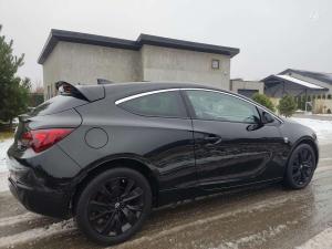Black Opel Astra 2018 in Siauliai, with an engine capacity of 1.60 L and mileage of 180 thousand km for 6450 €, photo 6 on AUTOMOTO.COM.LV