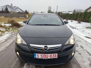 Black Opel Astra 2018 in Siauliai, with an engine capacity of 1.60 L and mileage of 180 thousand km for 6450 €, photo 10 on AUTOMOTO.COM.LV