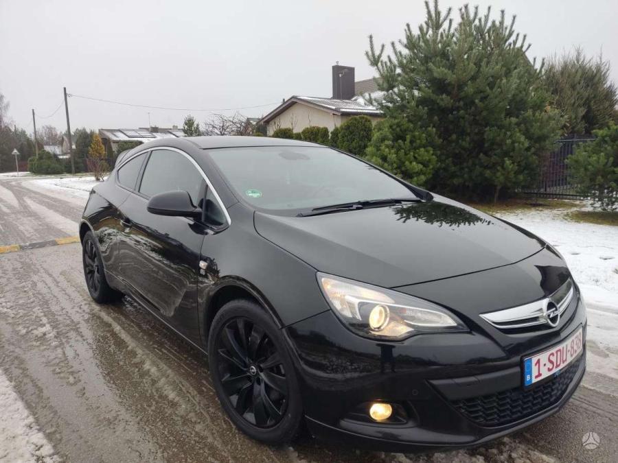 Black Opel Astra 2018 in Siauliai, with an engine capacity of 1.60 L and mileage of 180 thousand km for 6450 €, photo 11 on AUTOMOTO.COM.LV