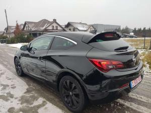 Black Opel Astra 2018 in Siauliai, with an engine capacity of 1.60 L and mileage of 180 thousand km for 6450 €, photo 12 on AUTOMOTO.COM.LV