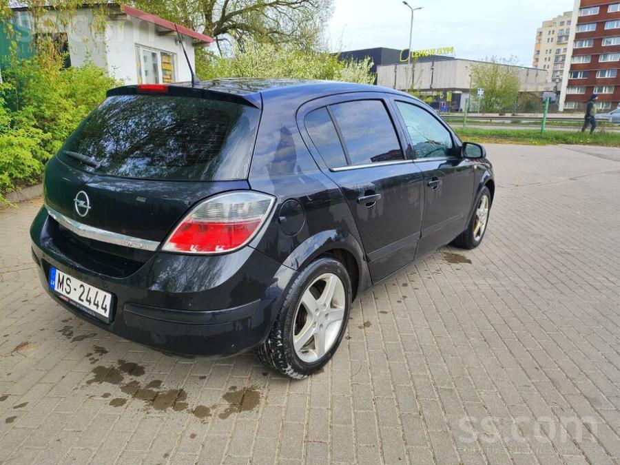Melns Opel Astra 2019 Rīga, ar dzinēja tilpumu 1.90 L un nobraukumu 300 tūkst. km par 3000 €, foto 1 vietnē AUTOMOTO.COM.LV