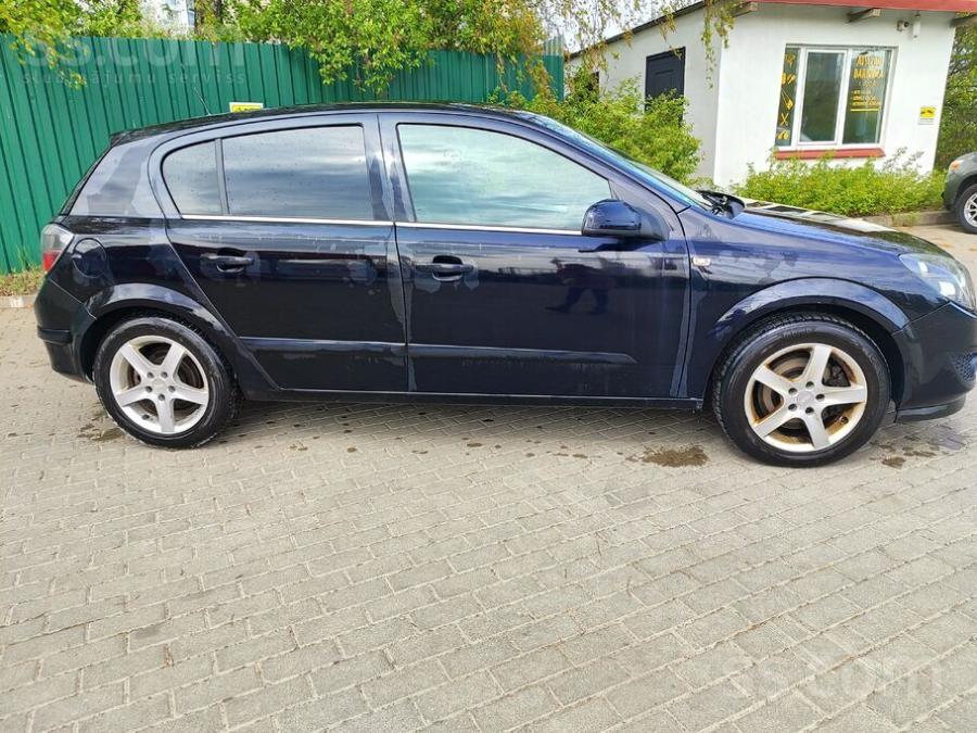 Melns Opel Astra 2019 Rīga, ar dzinēja tilpumu 1.90 L un nobraukumu 300 tūkst. km par 3000 €, foto 3 vietnē AUTOMOTO.COM.LV