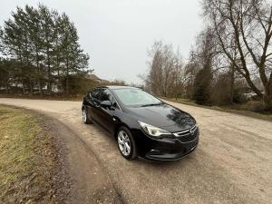 Black Opel Astra 2019 in Utena, with an engine capacity of 1.60 L and mileage of 208 thousand km for 7400 €, photo 3 on AUTOMOTO.COM.LV