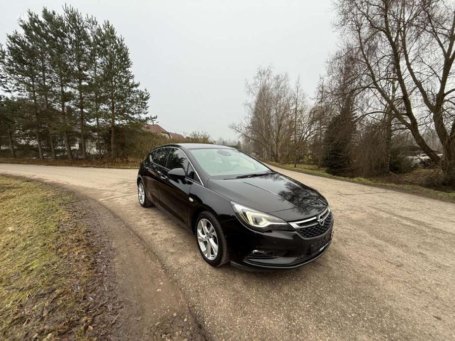 Black Opel Astra 2019 in Utena, with an engine capacity of 1.60 L and mileage of 208 thousand km for 7400 €, photo 3 on AUTOMOTO.COM.LV