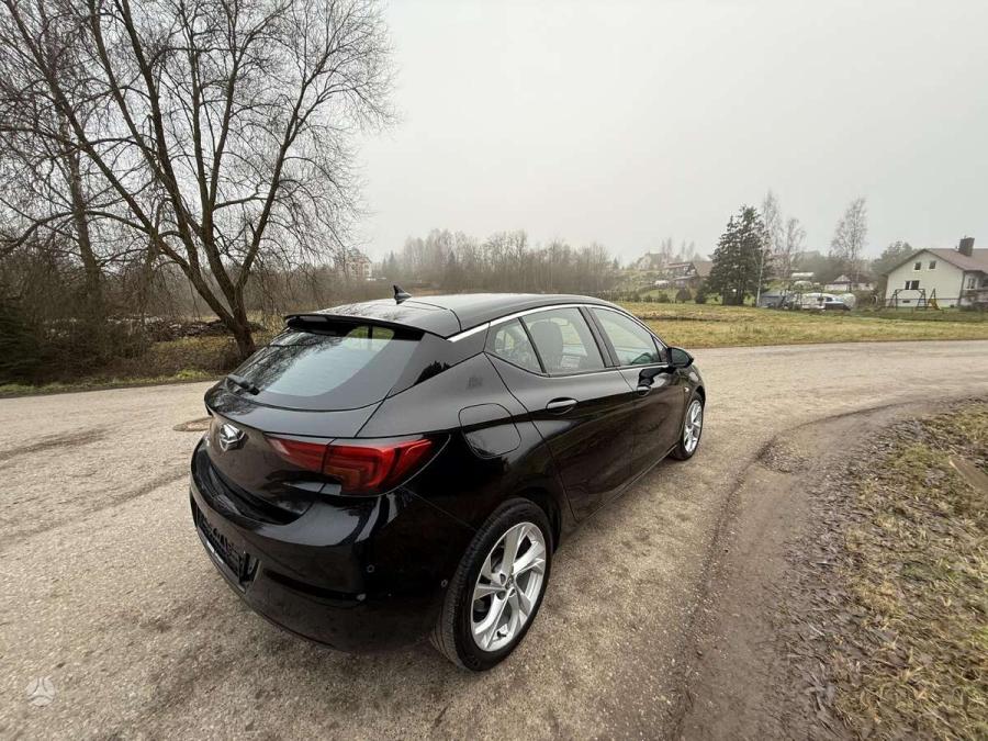 Black Opel Astra 2019 in Utena, with an engine capacity of 1.60 L and mileage of 208 thousand km for 7400 €, photo 5 on AUTOMOTO.COM.LV
