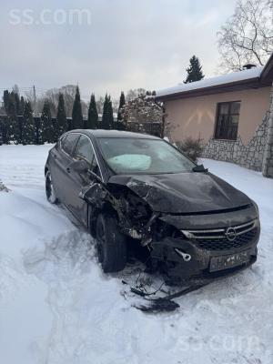 Черный Опель Астра 2019 в Рига, объемом двигателя 1.40 л и пробегом 143 тыс. км за 5000 €, фото  на AUTOMOTO.COM.LV
