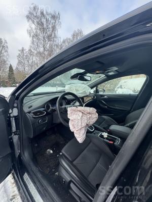 Black Opel Astra 2019 in Riga, with an engine capacity of 1.40 L and mileage of 143 thousand km for 5000 €, photo 7 on AUTOMOTO.COM.LV