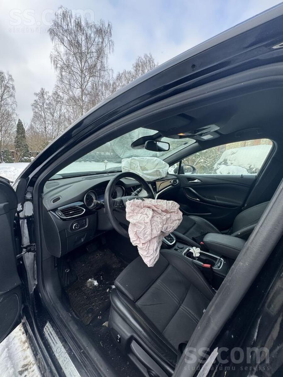 Black Opel Astra 2019 in Riga, with an engine capacity of 1.40 L and mileage of 143 thousand km for 5000 €, photo 7 on AUTOMOTO.COM.LV