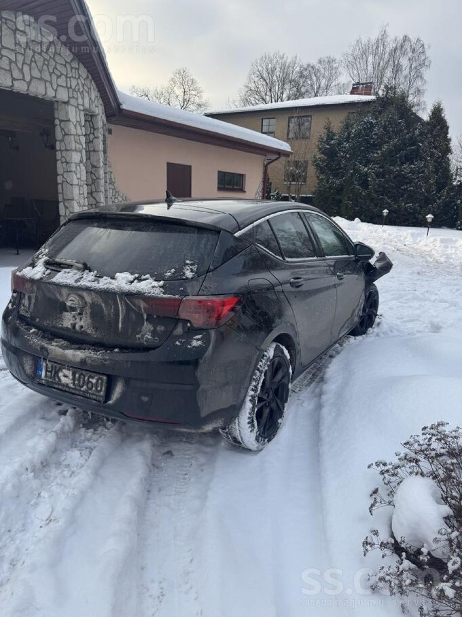 Black Opel Astra 2019 in Riga, with an engine capacity of 1.40 L and mileage of 143 thousand km for 5000 €, photo 12 on AUTOMOTO.COM.LV