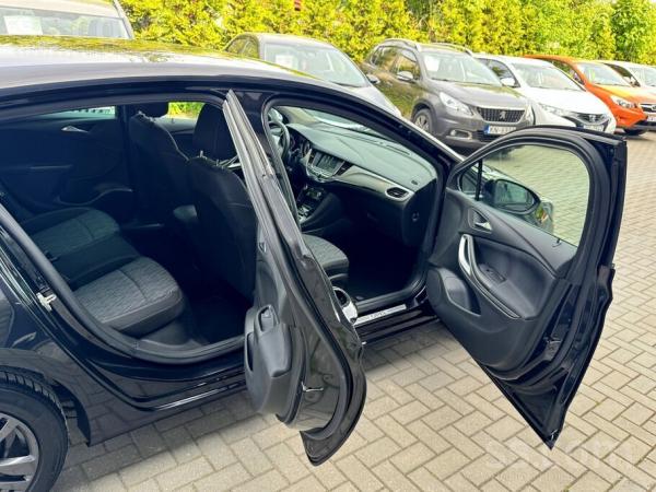 Black Opel Astra 2020 in Riga, with an engine capacity of 1.50 L and mileage of 185 thousand km for 8200 €, photo 9 on AUTOMOTO.COM.LV