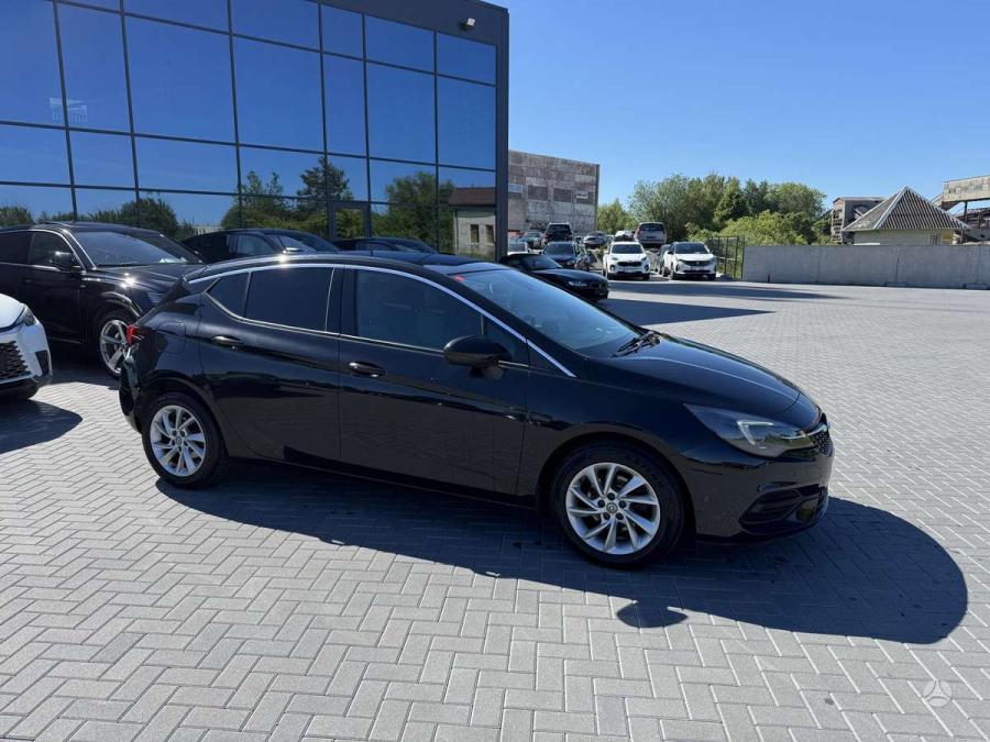 Black Opel Astra 2021 in Telschi, with an engine capacity of 1.20 L and mileage of 161 thousand km for 7999 €, photo 9 on AUTOMOTO.COM.LV