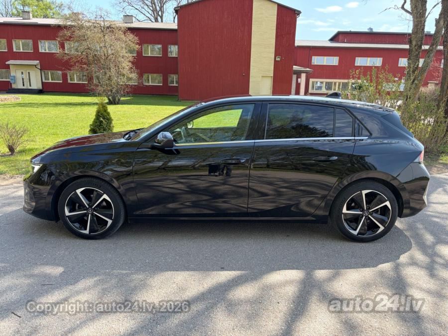 Black Opel Astra 2022 in Tallinn, with an engine capacity of 1.20 L and mileage of 47 thousand km for 18800 €, photo 4 on AUTOMOTO.COM.LV