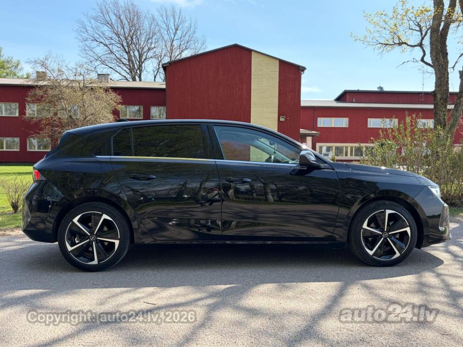 Black Opel Astra 2022 in Tallinn, with an engine capacity of 1.20 L and mileage of 47 thousand km for 18800 €, photo 5 on AUTOMOTO.COM.LV