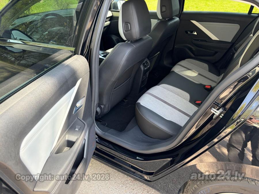 Black Opel Astra 2022 in Tallinn, with an engine capacity of 1.20 L and mileage of 47 thousand km for 18800 €, photo 12 on AUTOMOTO.COM.LV