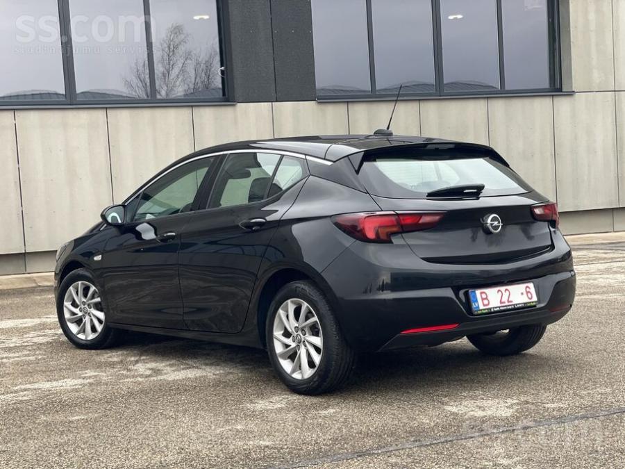 Black Opel Astra 2022 in Riga, with an engine capacity of 1.50 L and mileage of 192 thousand km for 7390 €, photo 5 on AUTOMOTO.COM.LV