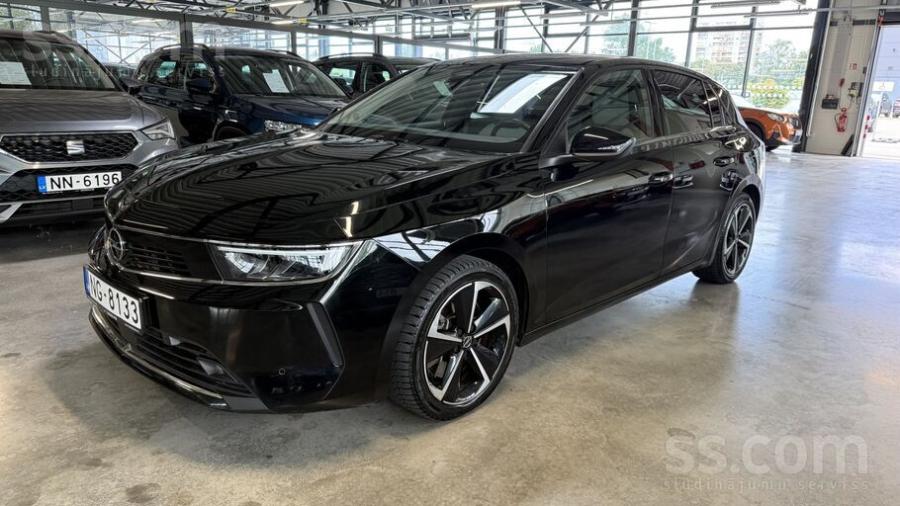 Black Opel Astra 2022 in Riga, with an engine capacity of 1.60 L and mileage of 76 thousand km for 18900 €, photo 1 on AUTOMOTO.COM.LV