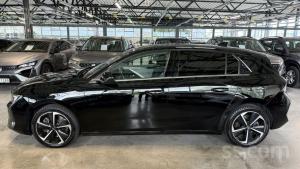 Black Opel Astra 2022 in Riga, with an engine capacity of 1.60 L and mileage of 76 thousand km for 18900 €, photo 3 on AUTOMOTO.COM.LV