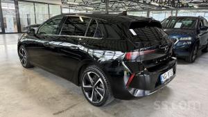 Black Opel Astra 2022 in Riga, with an engine capacity of 1.60 L and mileage of 76 thousand km for 18900 €, photo 4 on AUTOMOTO.COM.LV