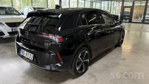 Black Opel Astra 2022 in Riga, with an engine capacity of 1.60 L and mileage of 76 thousand km for 18900 €, photo 5 on AUTOMOTO.COM.LV