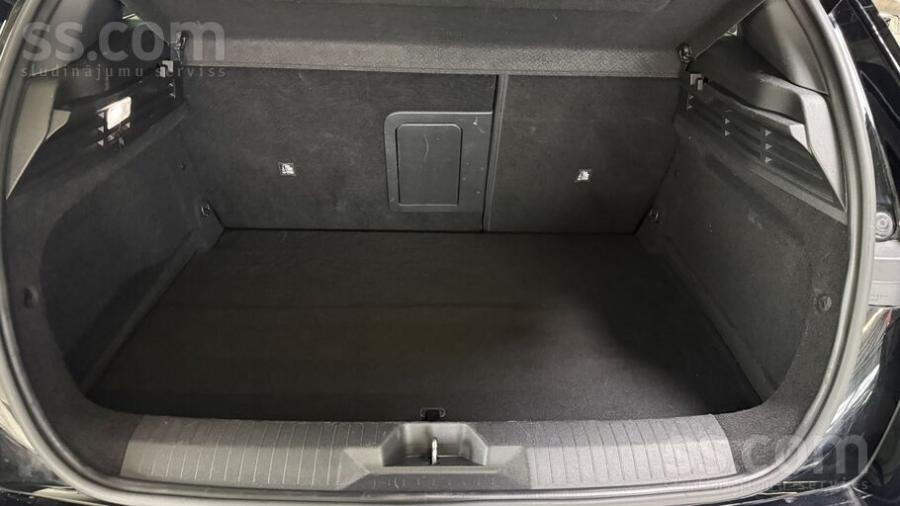 Black Opel Astra 2022 in Riga, with an engine capacity of 1.60 L and mileage of 76 thousand km for 18900 €, photo 14 on AUTOMOTO.COM.LV