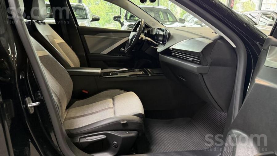 Black Opel Astra 2022 in Riga, with an engine capacity of 1.60 L and mileage of 76 thousand km for 18900 €, photo 16 on AUTOMOTO.COM.LV