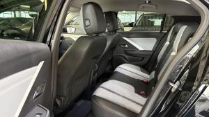 Melns Opel Astra 2022 Rīga, ar dzinēja tilpumu 1.60 L un nobraukumu 76 tūkst. km par 18900 €, foto 12 vietnē AUTOMOTO.COM.LV