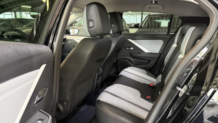 Melns Opel Astra 2022 Rīga, ar dzinēja tilpumu 1.60 L un nobraukumu 76 tūkst. km par 18900 €, foto 12 vietnē AUTOMOTO.COM.LV