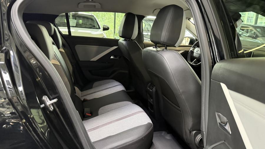 Melns Opel Astra 2022 Rīga, ar dzinēja tilpumu 1.60 L un nobraukumu 76 tūkst. km par 18900 €, foto 14 vietnē AUTOMOTO.COM.LV