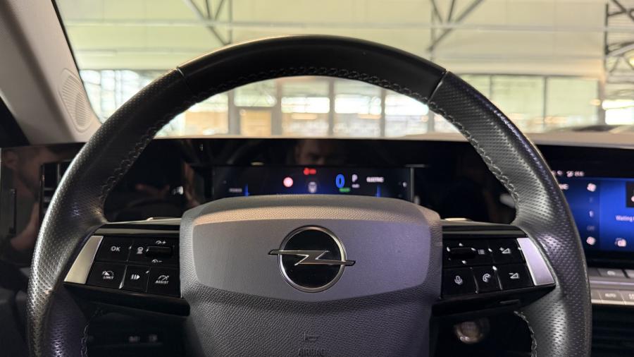 Melns Opel Astra 2022 Rīga, ar dzinēja tilpumu 1.60 L un nobraukumu 76 tūkst. km par 18900 €, foto 18 vietnē AUTOMOTO.COM.LV
