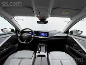 Melns Opel Astra 2023 Rīga, ar dzinēja tilpumu 1.50 L un nobraukumu 20 tūkst. km par 17500 €, foto 18 vietnē AUTOMOTO.COM.LV