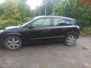 Melns Opel Astra 2005 Kaišiadorys, ar dzinēja tilpumu 1.91 L un nobraukumu 300 tūkst. km par 600 €, foto  vietnē AUTOMOTO.COM.LV