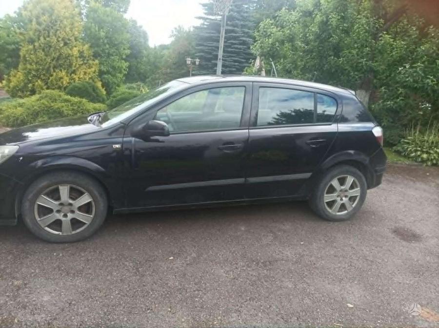 Melns Opel Astra 2005 Kaišiadorys, ar dzinēja tilpumu 1.91 L un nobraukumu 300 tūkst. km par 600 €, foto 1 vietnē AUTOMOTO.COM.LV