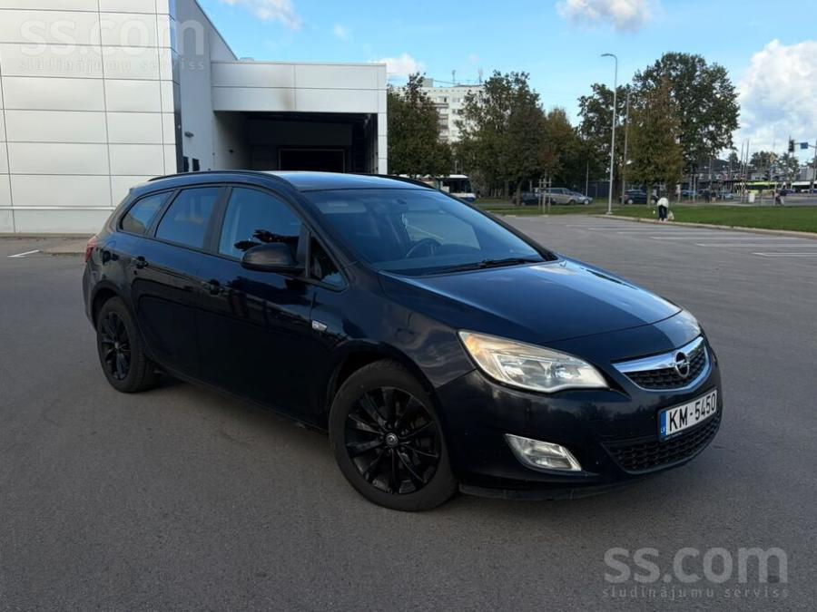 Black Opel Astra 2011 in Riga, with an engine capacity of 1.70 L and mileage of 0 thousand km for 949 €, photo 1 on AUTOMOTO.COM.LV