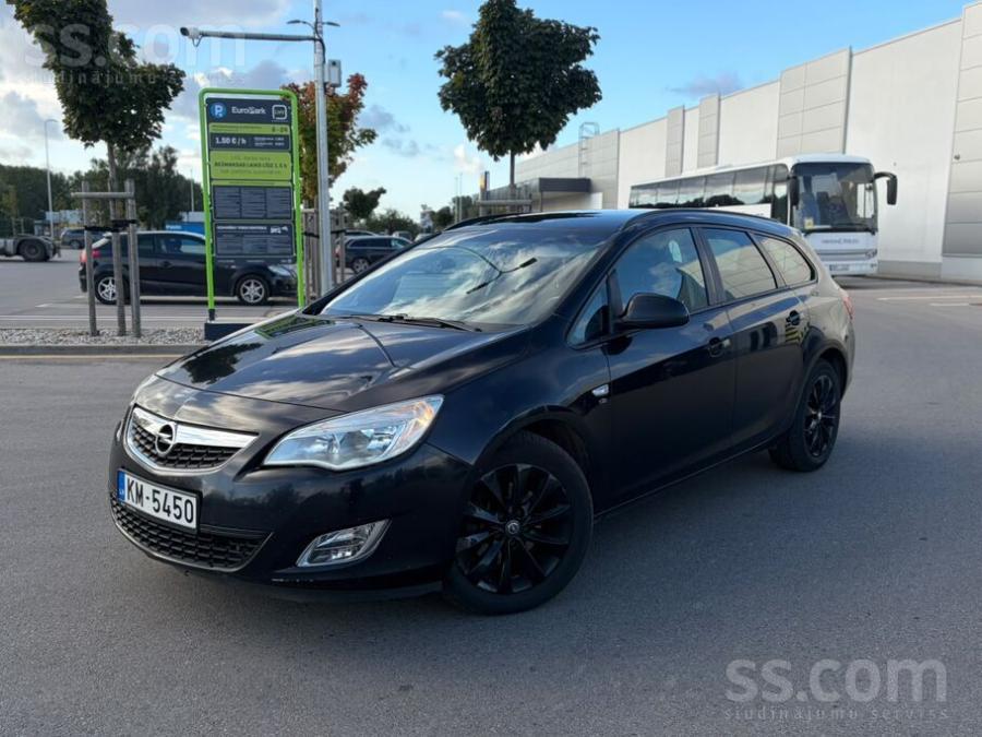 Black Opel Astra 2011 in Riga, with an engine capacity of 1.70 L and mileage of 0 thousand km for 949 €, photo 3 on AUTOMOTO.COM.LV