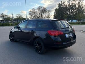 Black Opel Astra 2011 in Riga, with an engine capacity of 1.70 L and mileage of 0 thousand km for 949 €, photo 4 on AUTOMOTO.COM.LV