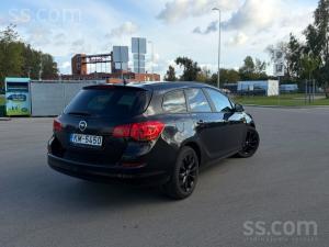 Black Opel Astra 2011 in Riga, with an engine capacity of 1.70 L and mileage of 0 thousand km for 949 €, photo 5 on AUTOMOTO.COM.LV