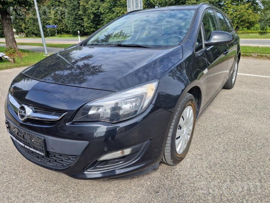 Black Opel Astra 2015 in Ogre, with an engine capacity of 2.00 L and mileage of 202 thousand km for 5750 €, photo 1 on AUTOMOTO.COM.LV