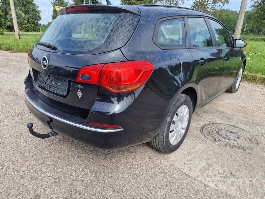 Black Opel Astra 2015 in Ogre, with an engine capacity of 2.00 L and mileage of 202 thousand km for 5750 €, photo 3 on AUTOMOTO.COM.LV