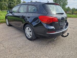 Black Opel Astra 2015 in Ogre, with an engine capacity of 2.00 L and mileage of 202 thousand km for 5750 €, photo 5 on AUTOMOTO.COM.LV