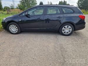 Black Opel Astra 2015 in Ogre, with an engine capacity of 2.00 L and mileage of 202 thousand km for 5750 €, photo 8 on AUTOMOTO.COM.LV