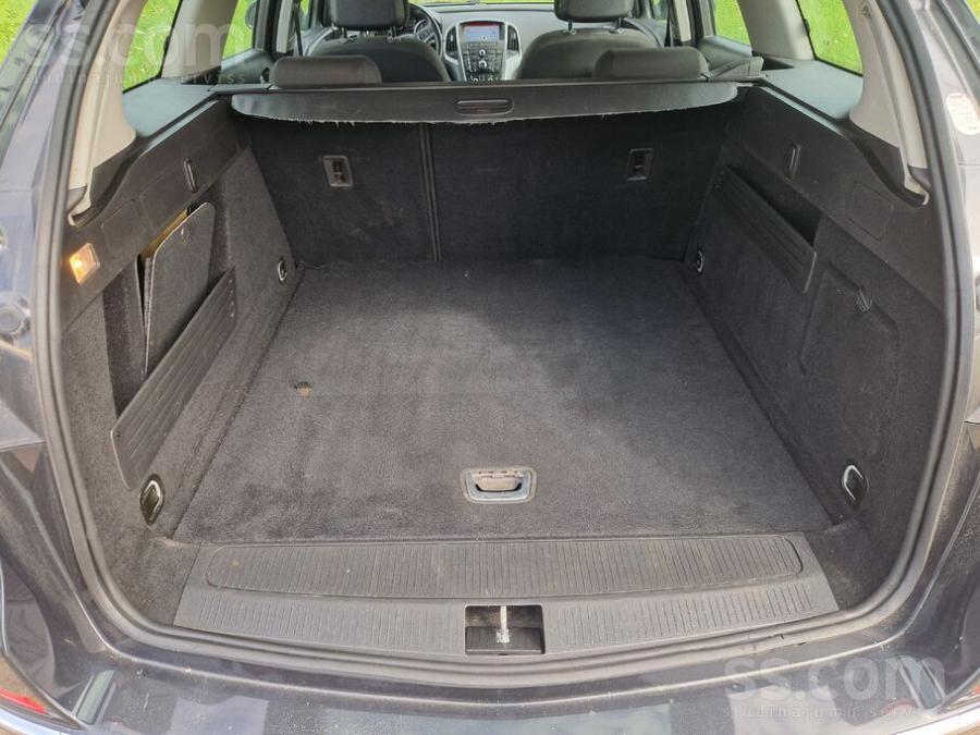 Black Opel Astra 2015 in Ogre, with an engine capacity of 2.00 L and mileage of 202 thousand km for 5750 €, photo 9 on AUTOMOTO.COM.LV