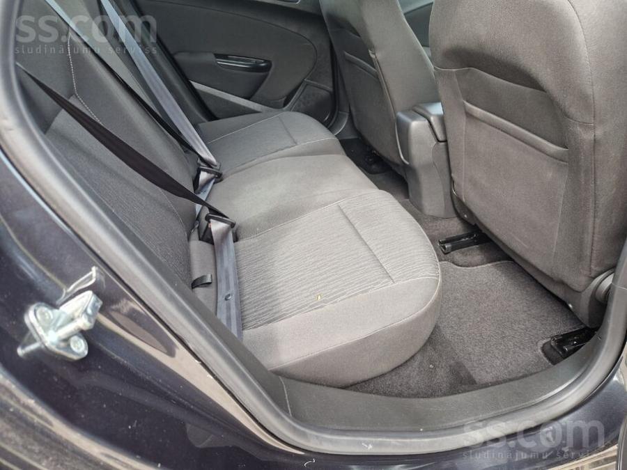 Black Opel Astra 2015 in Ogre, with an engine capacity of 2.00 L and mileage of 202 thousand km for 5750 €, photo 10 on AUTOMOTO.COM.LV