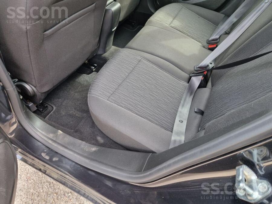 Black Opel Astra 2015 in Ogre, with an engine capacity of 2.00 L and mileage of 202 thousand km for 5750 €, photo 11 on AUTOMOTO.COM.LV