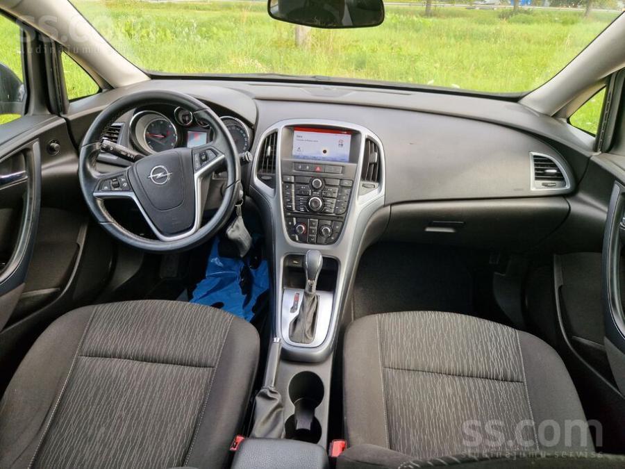 Black Opel Astra 2015 in Ogre, with an engine capacity of 2.00 L and mileage of 202 thousand km for 5750 €, photo 12 on AUTOMOTO.COM.LV