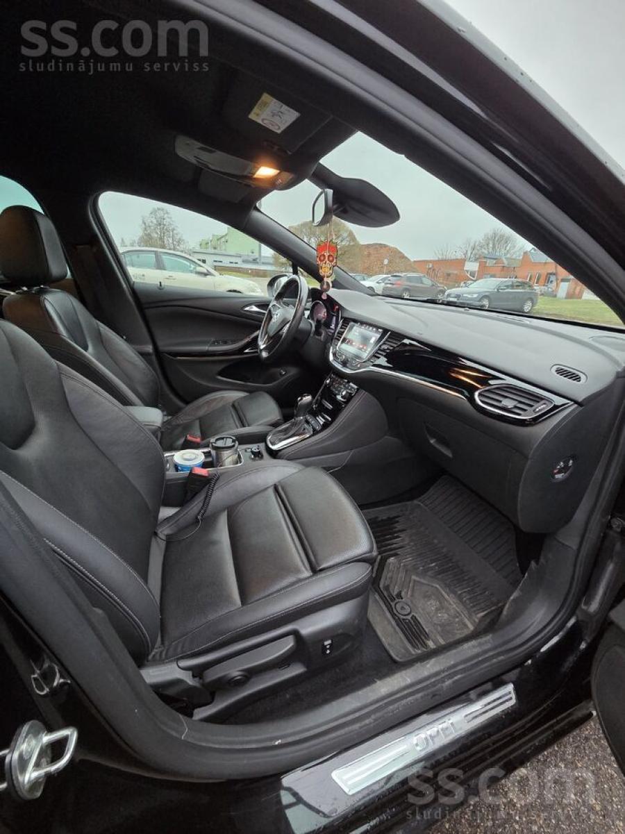 Black Opel Astra 2019 in Riga, with an engine capacity of 2.00 L and mileage of 190 thousand km for 9500 €, photo 9 on AUTOMOTO.COM.LV