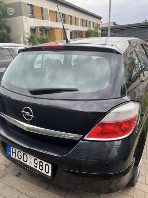 Melns Opel Astra 2006 Viļņa, ar dzinēja tilpumu 1.69 L un nobraukumu 240 tūkst. km par 2500 €, foto 4 vietnē AUTOMOTO.COM.LV