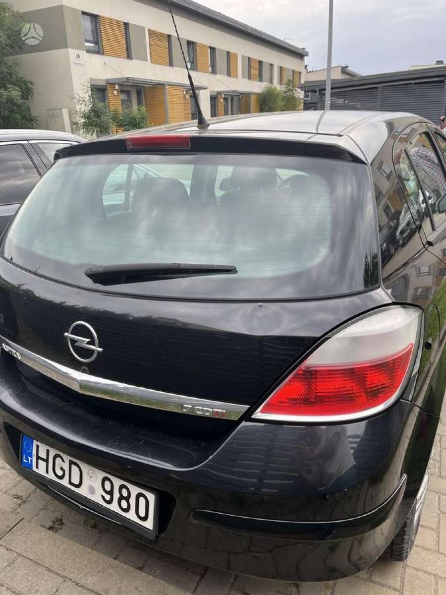 Melns Opel Astra 2006 Viļņa, ar dzinēja tilpumu 1.69 L un nobraukumu 240 tūkst. km par 2500 €, foto 4 vietnē AUTOMOTO.COM.LV